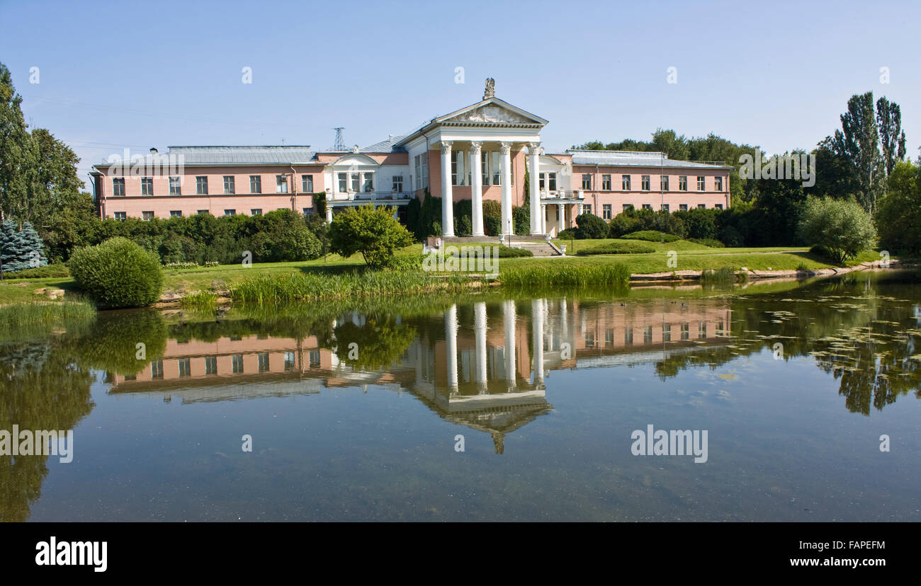 Moscow, administrative building of Botanic gardens in classical style ...