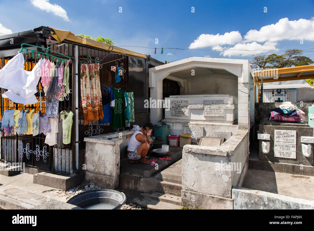 Manila slum hi-res stock photography and images - Alamy