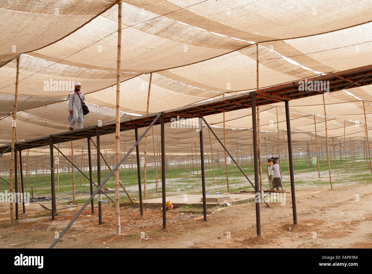 Dhaka, Bangladesh. 03rd Jan, 2016. Bangladeshi Muslim volunteers fix a ...