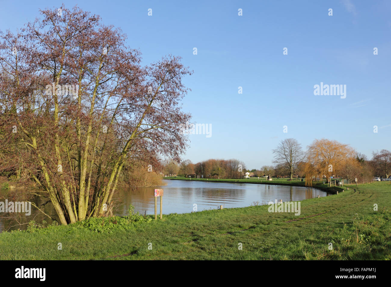 Runnymede thames hi-res stock photography and images - Alamy