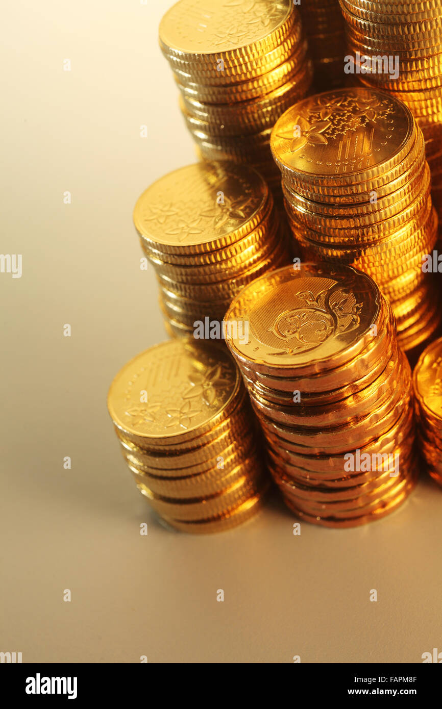 close of the stacks of gold coin Stock Photo - Alamy