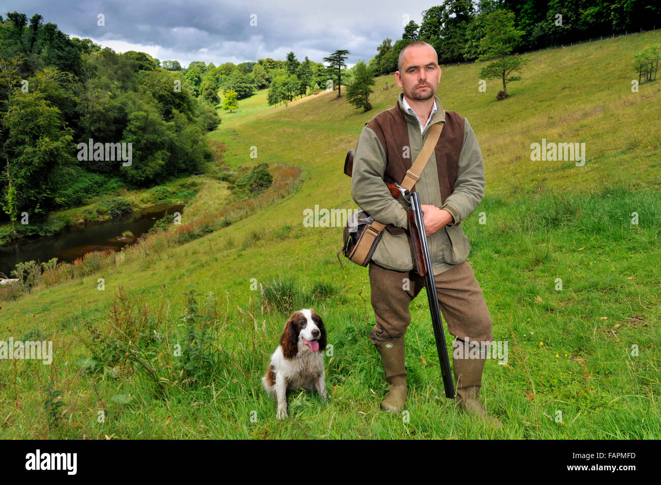 Gamekeeper and dogs hi-res stock photography and images - Alamy