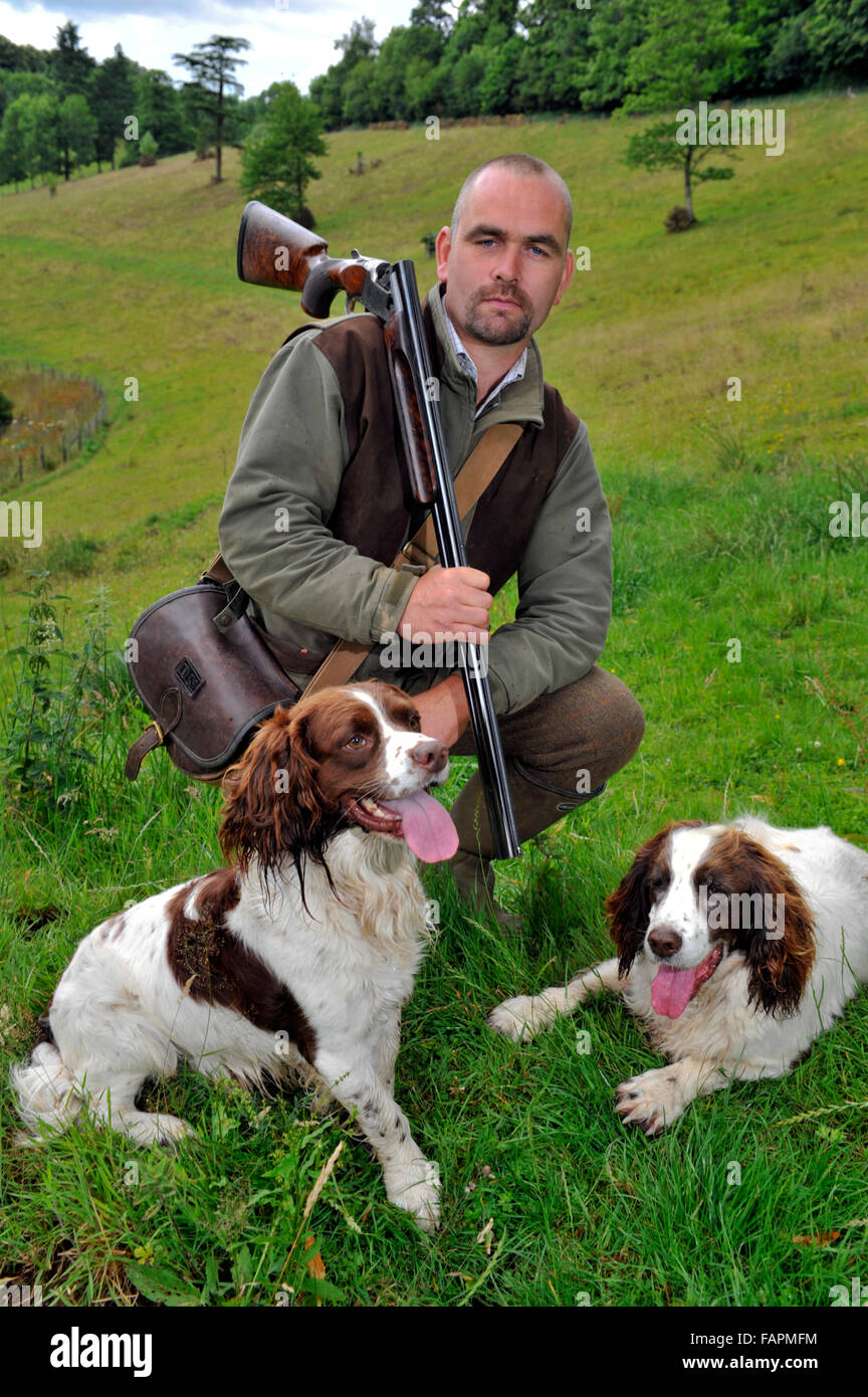 Gamekeeper and dogs hi-res stock photography and images - Alamy