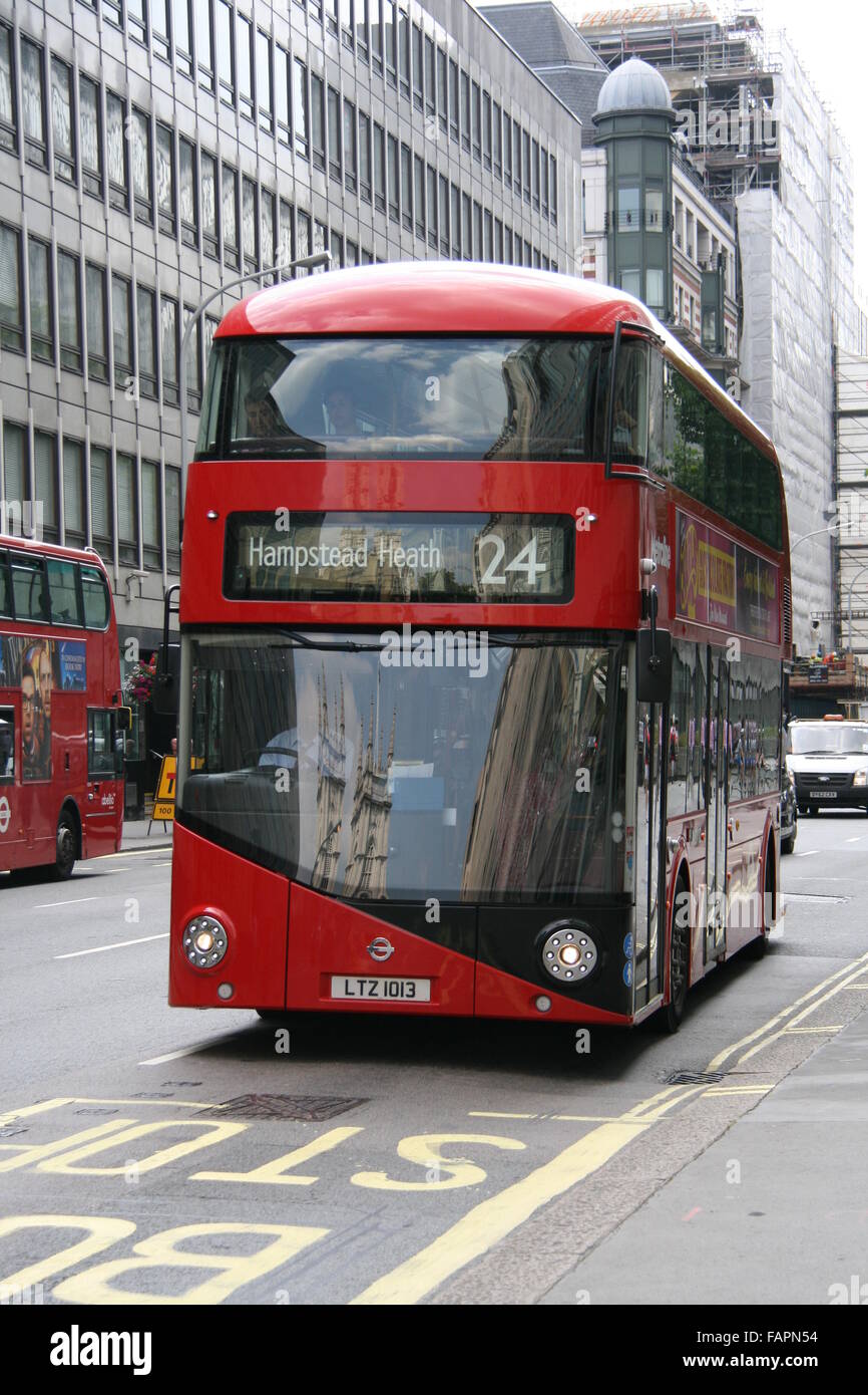 A RED LONDON NEW ROUTEMASTER BUS Stock Photo - Alamy