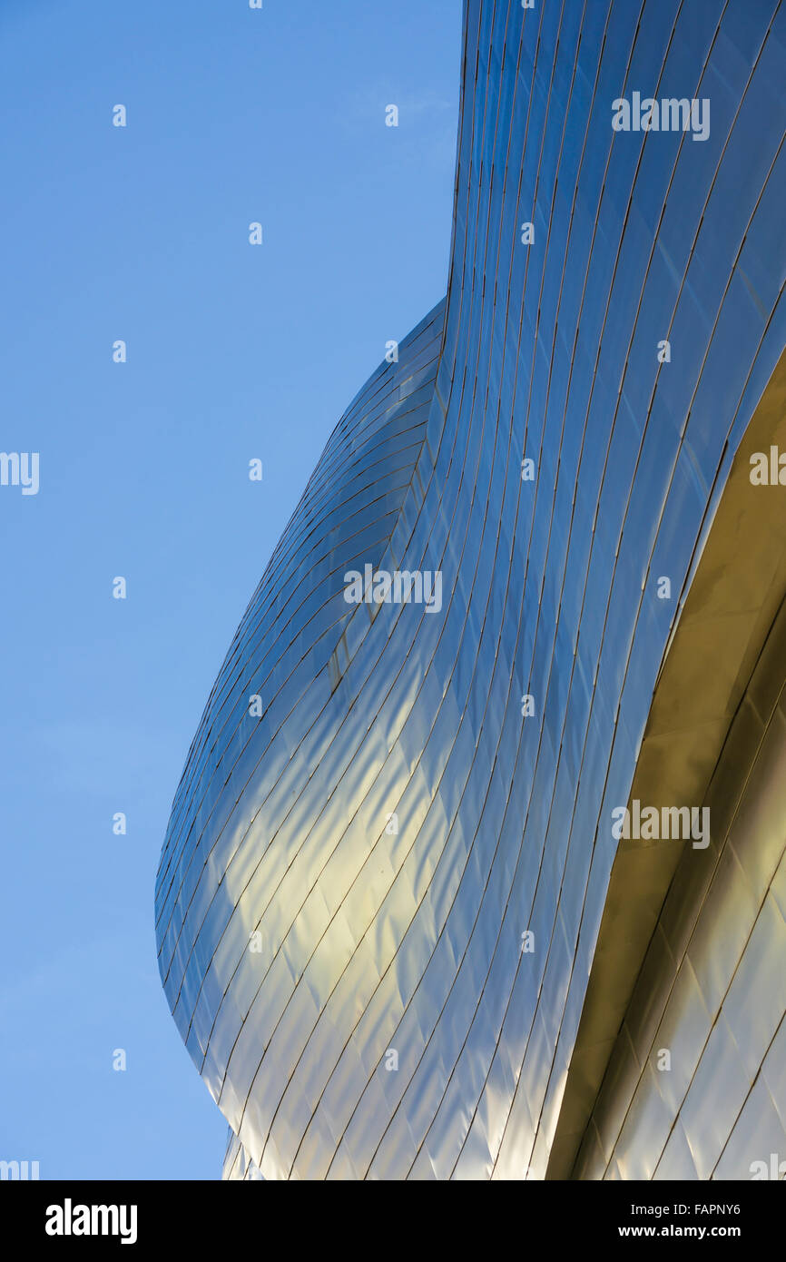 Reflective cladding hi-res stock photography and images - Alamy