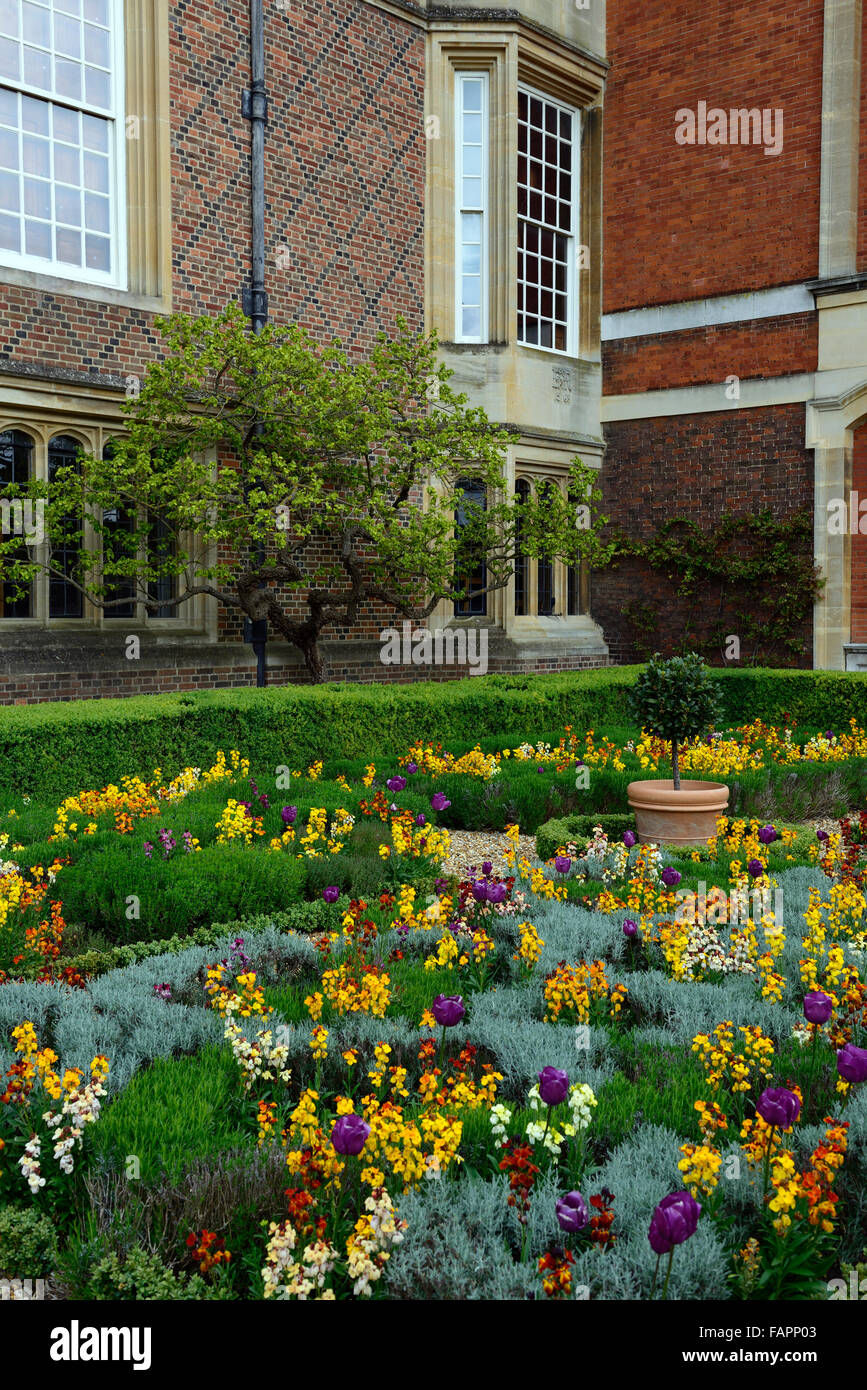Sunken court hi-res stock photography and images - Alamy