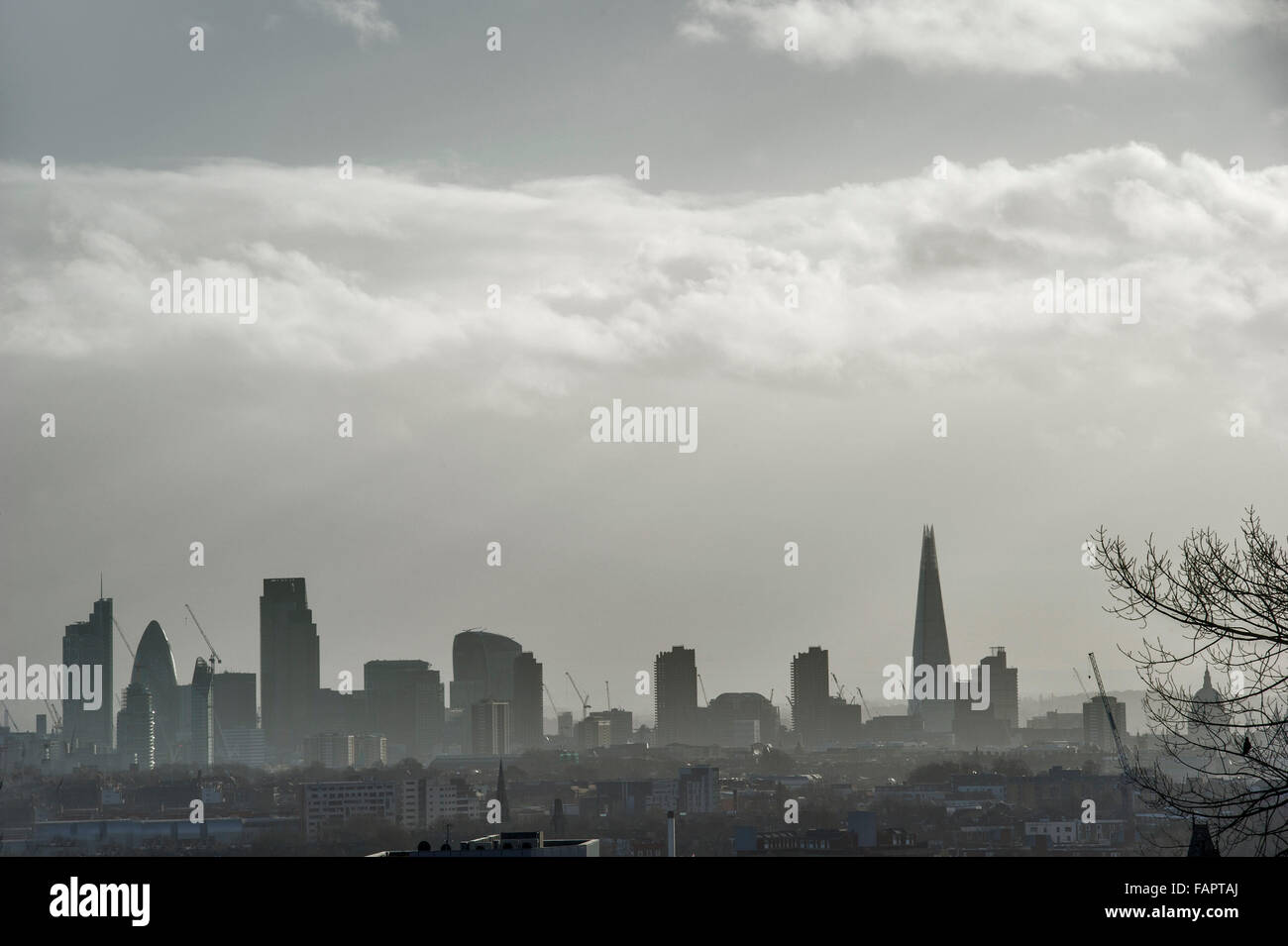River thames and canary wharf skyline in the morning mist hi-res stock ...