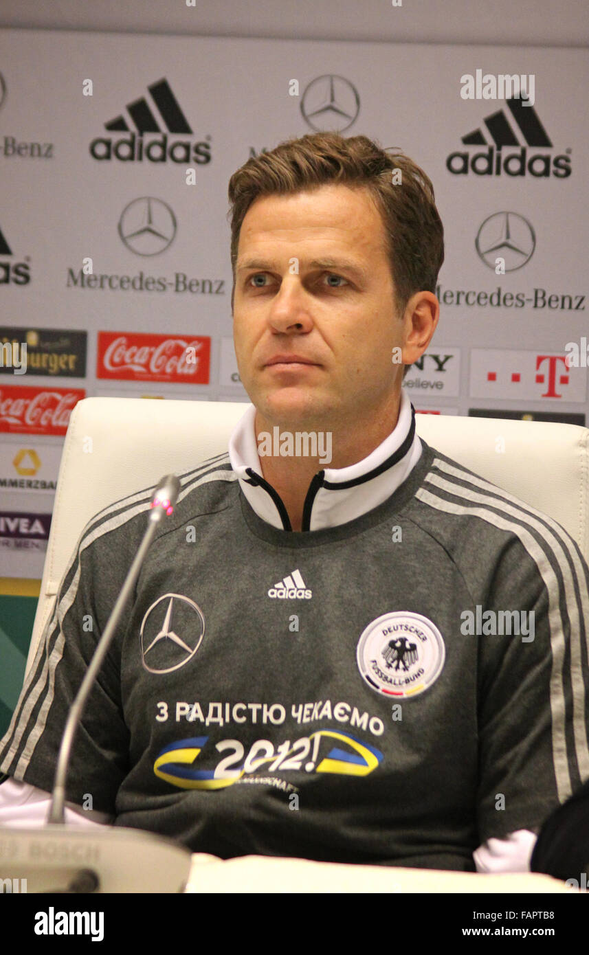 Oliver bierhoff hi-res stock photography and images - Alamy