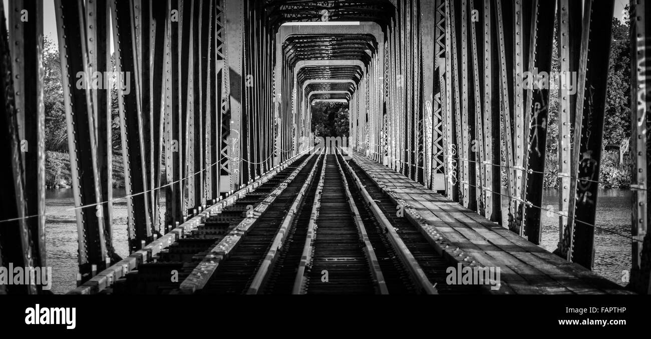 Railway bridge and tracks - single point perspective Stock Photo - Alamy