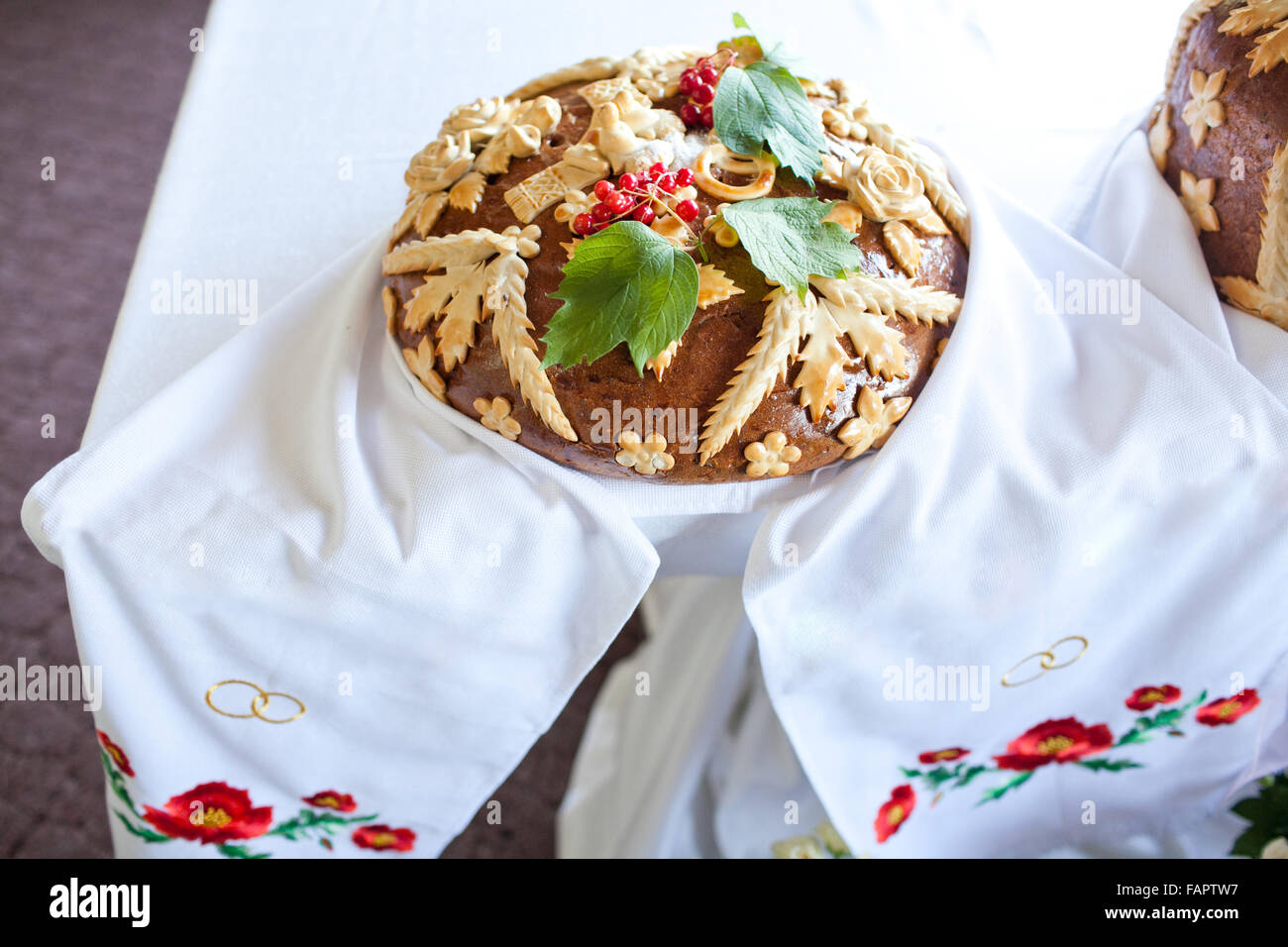 russian wedding cake. big bread Stock Photo - Alamy