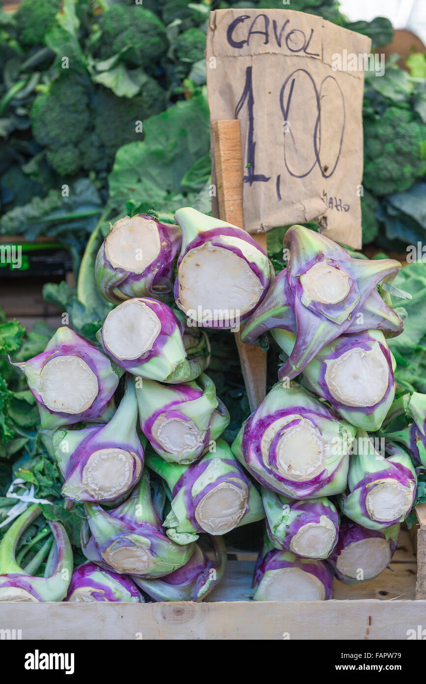 Sicily food, fresh cabbage (cavolo) for sale in the market on Ortygia ...