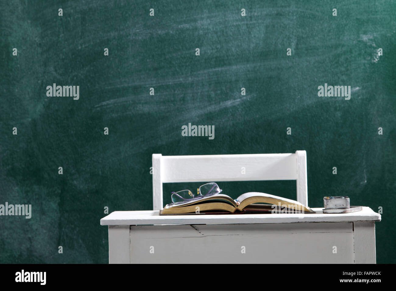 close up of the student chair and desk Stock Photo - Alamy
