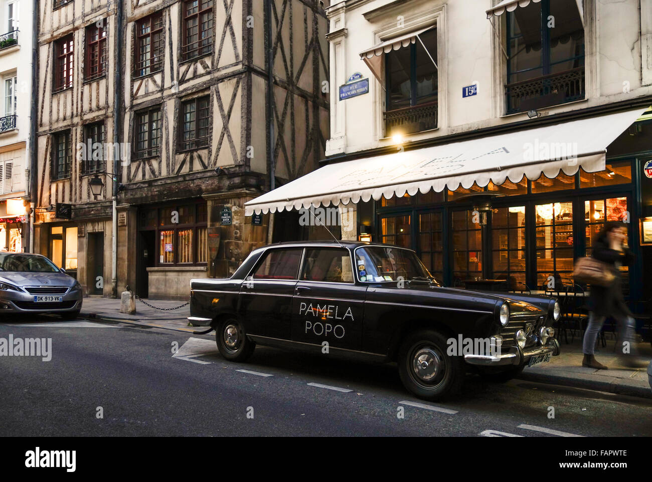 Restaurant Pamela Popo next to 16th-17th century houses, Marais, Paris ...