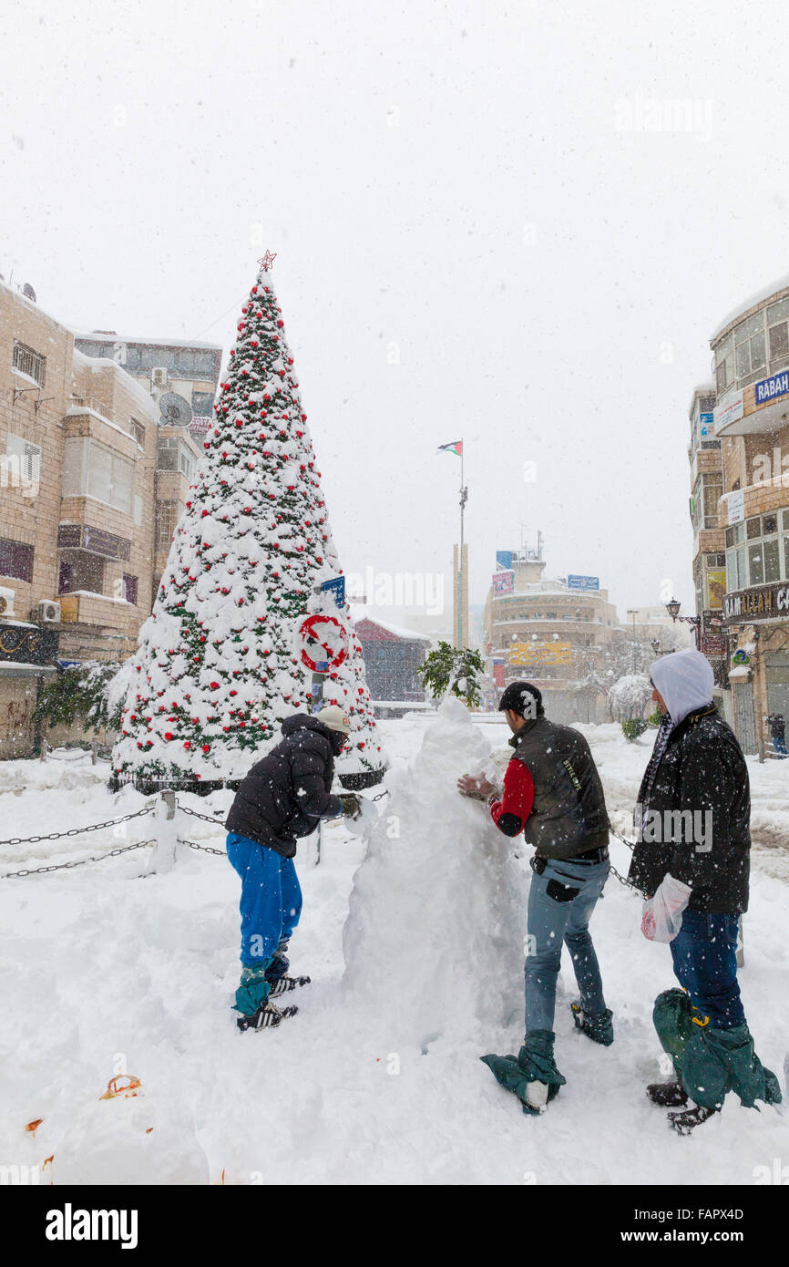Building a snow man in Ramallah center, Palestine, West Bank Stock ...