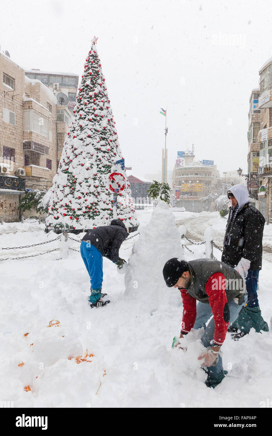 Building a snow man in Ramallah center, Palestine, West Bank Stock ...