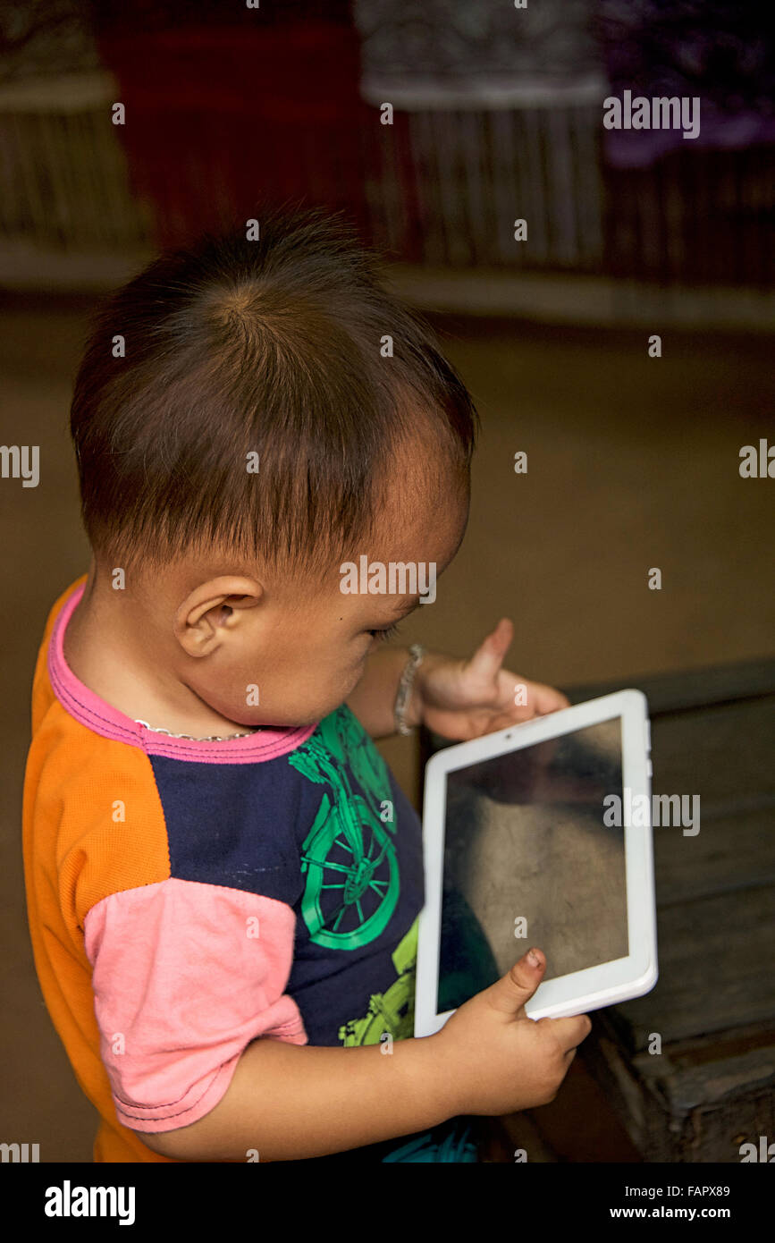 Toddler and the ipad Stock Photo - Alamy