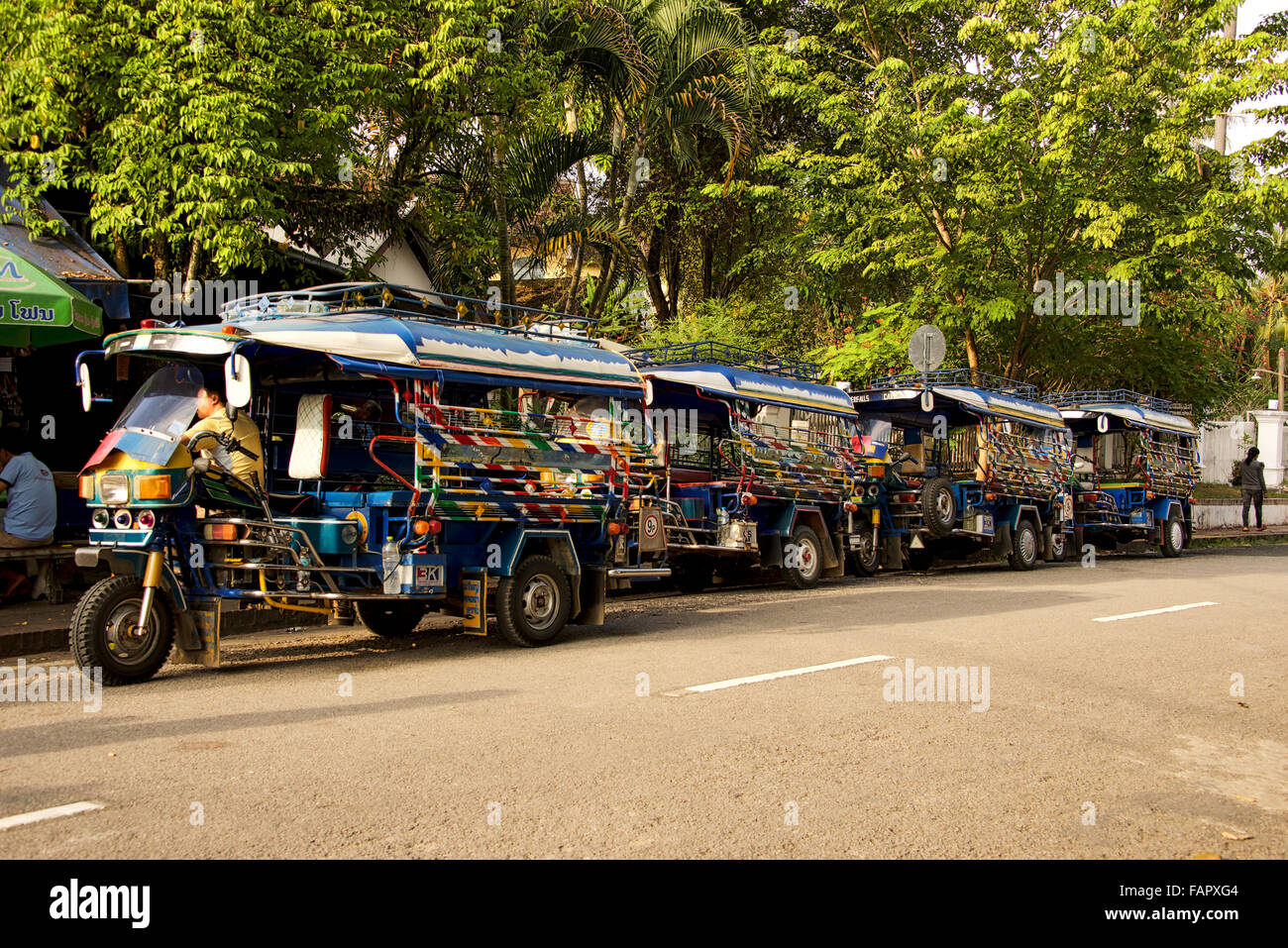 Buses in a line hi-res stock photography and images - Alamy