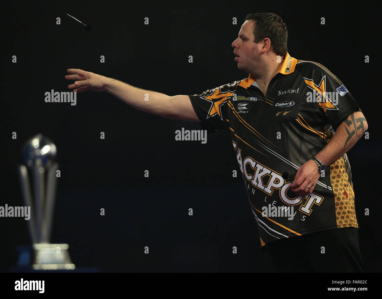 2016 world darts championship winner hi-res stock photography and ...