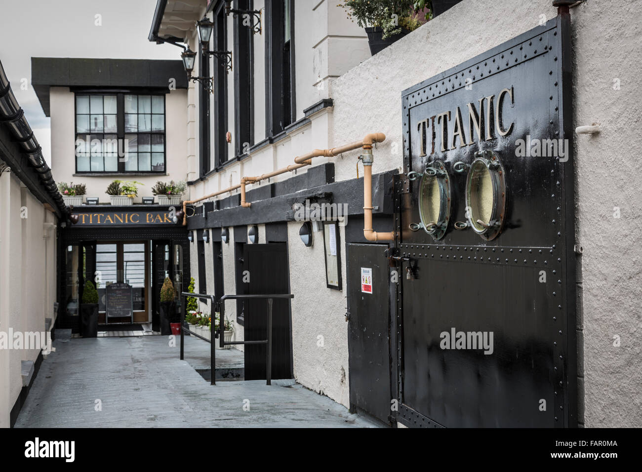 Titanic boarding hi-res stock photography and images - Alamy