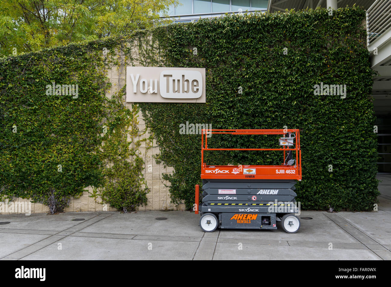 Youtube hq hi-res stock photography and images - Alamy