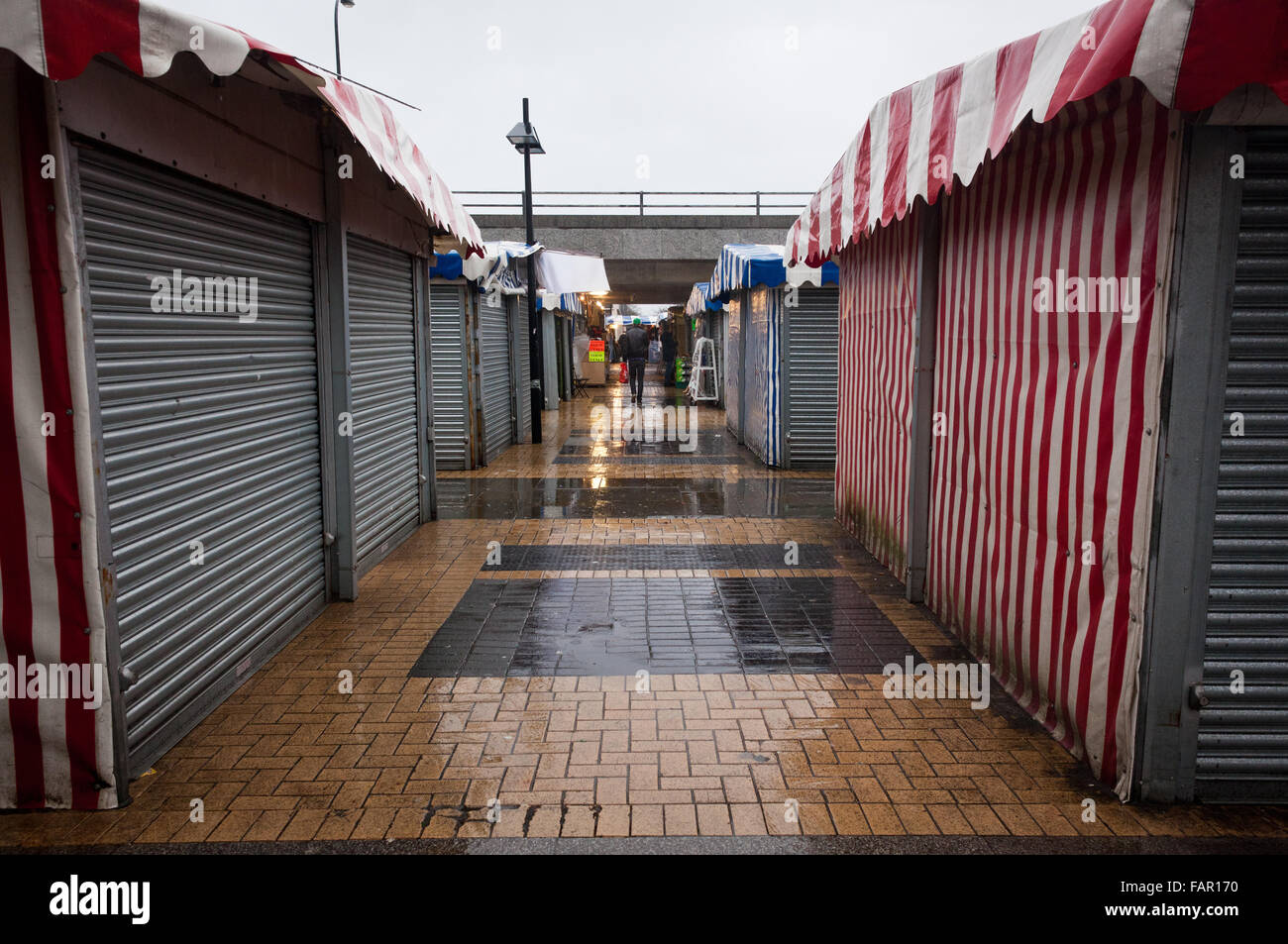 Closed stalls at Milton Keynes Market Stock Photo - Alamy