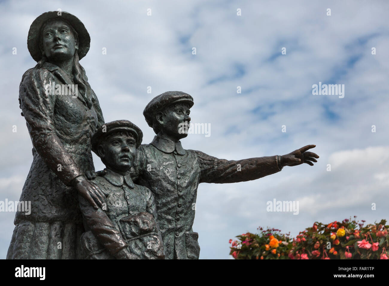 Annie Moore statue Cobh Stock Photo - Alamy