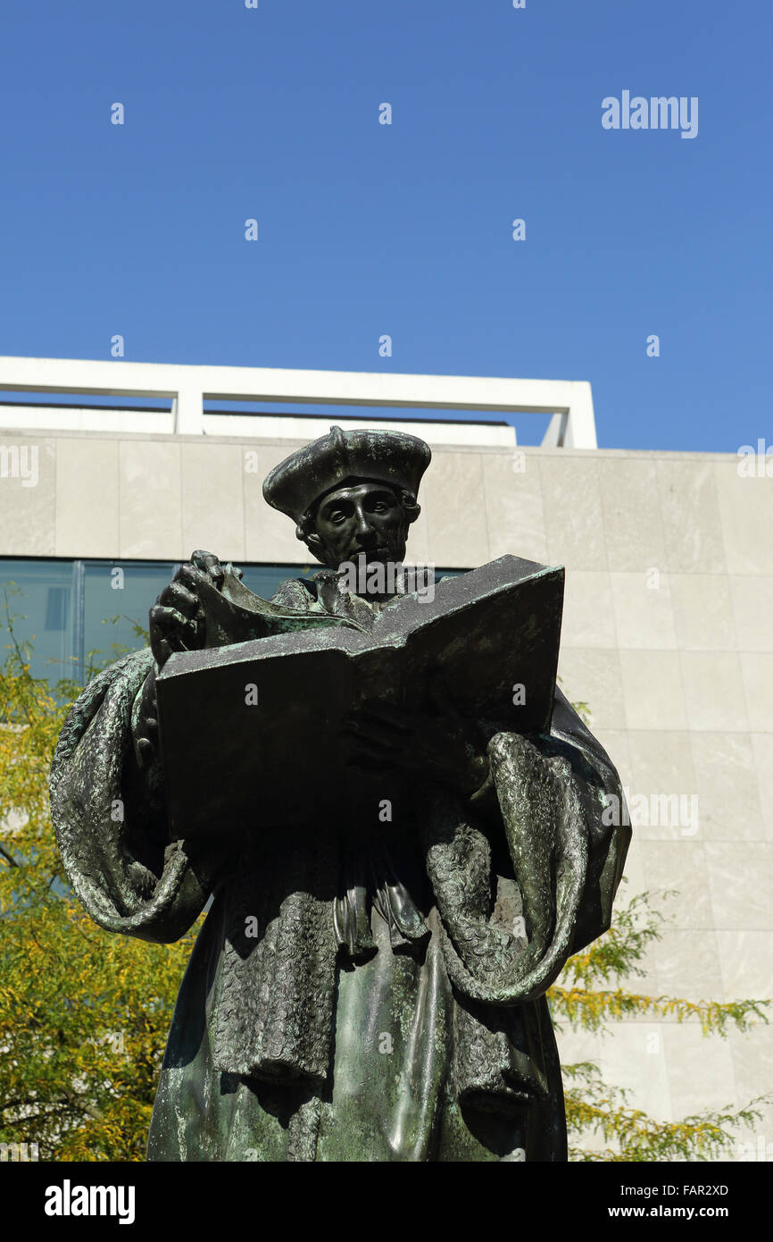 Desiderius Erasmus statue in Rotterdam, the Netherlands Stock Photo - Alamy