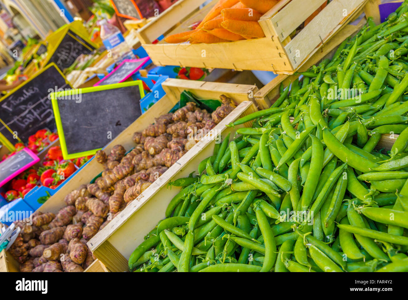 Outdoor produce stand hi-res stock photography and images - Alamy