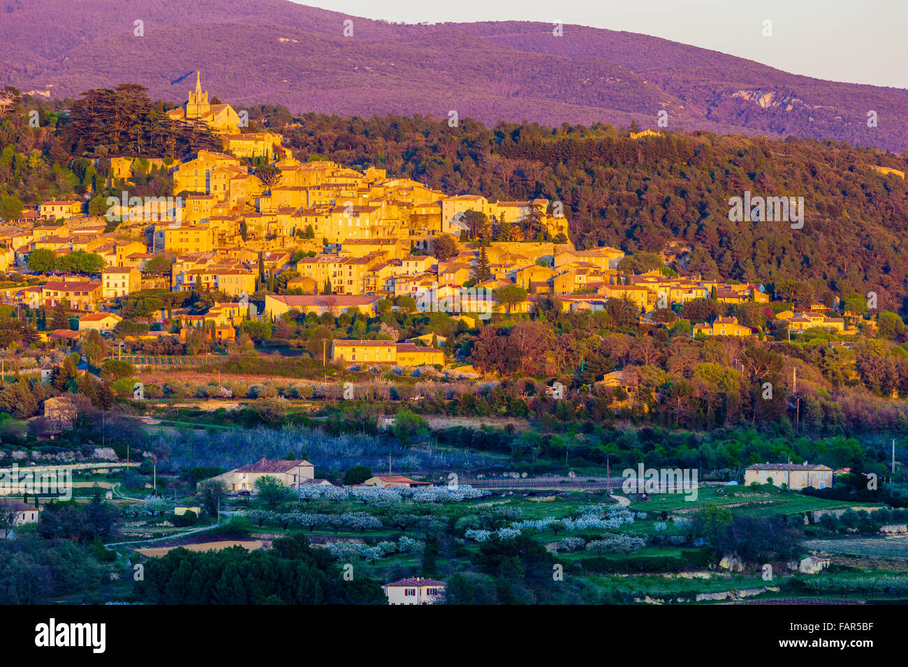 Town of bonnieux hi-res stock photography and images - Alamy