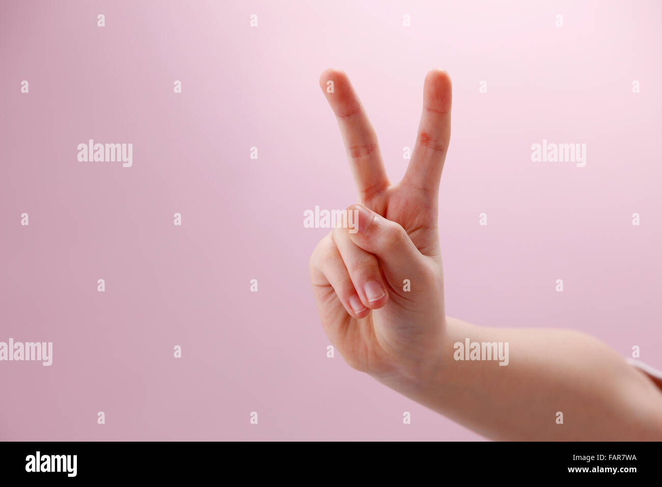 kids hand showing victory sign Stock Photo - Alamy