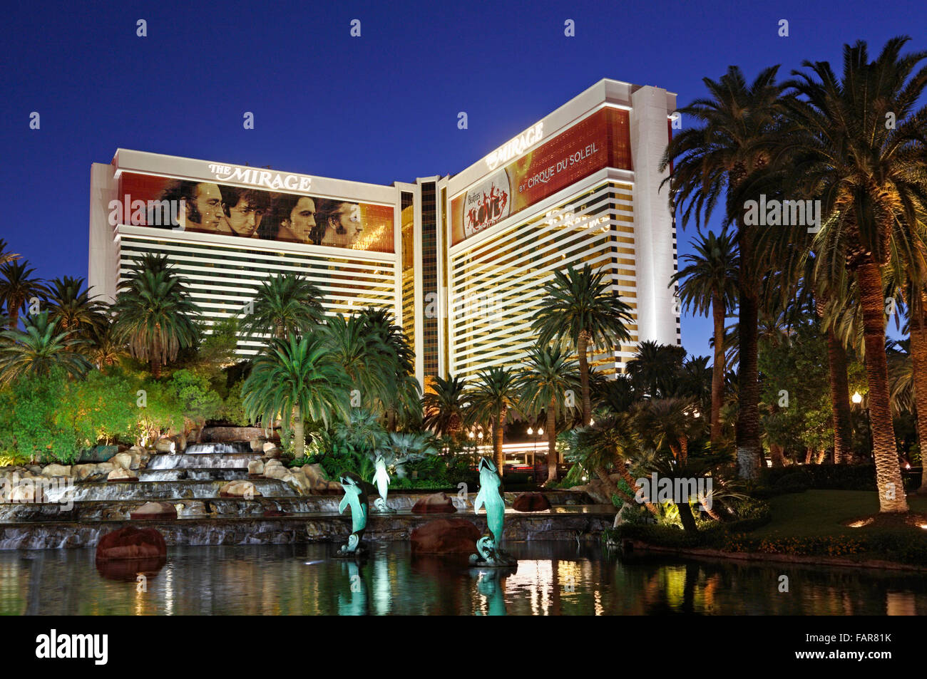 Mirage hotel at night hi-res stock photography and images - Alamy
