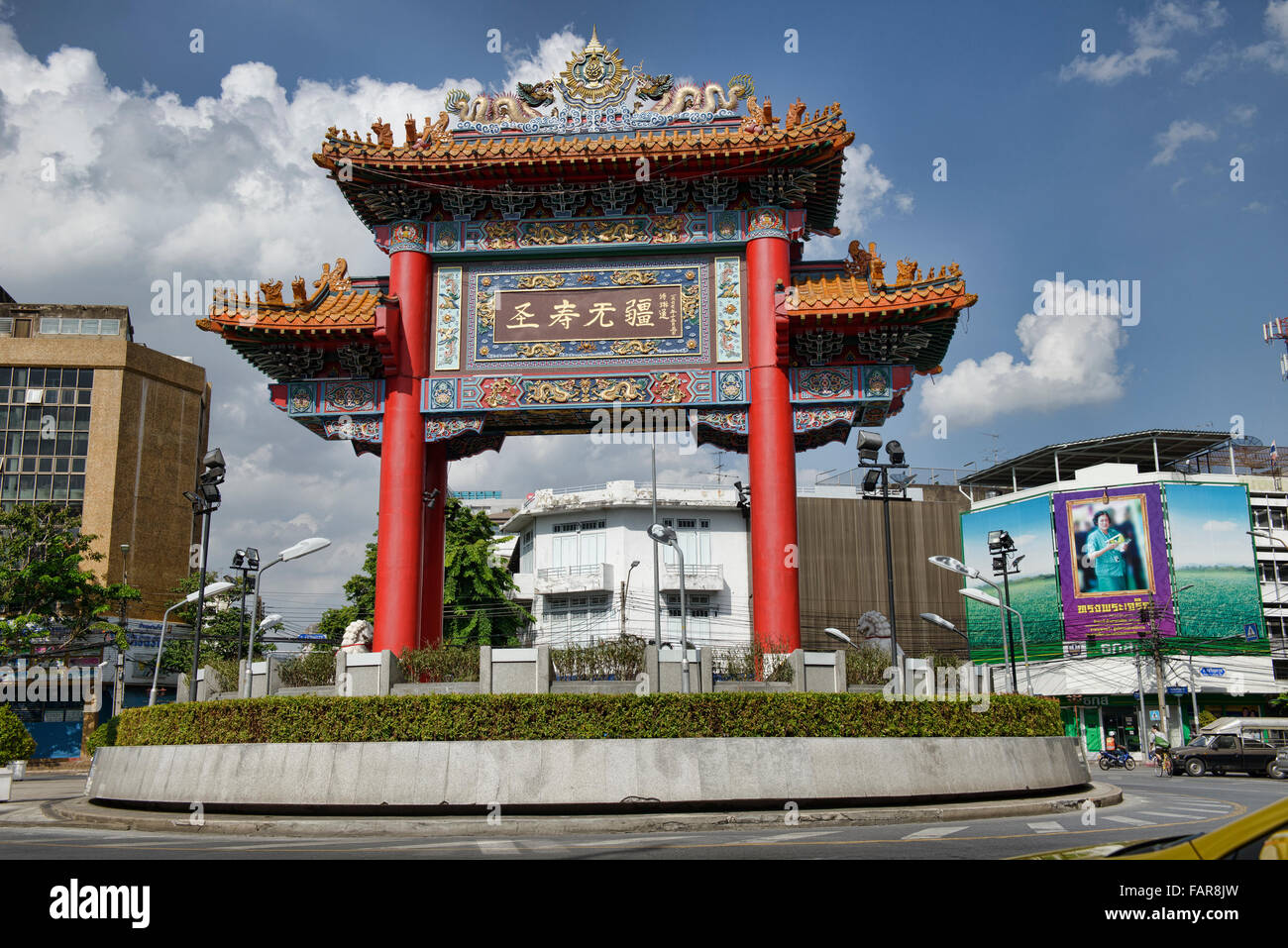 The Chinatown Gate in Bangkok, Thailand Stock Photo - Alamy