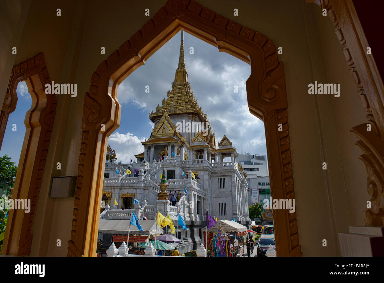Wat Traimit temple in Chinatown, Bangkok, Thailand Stock Photo - Alamy