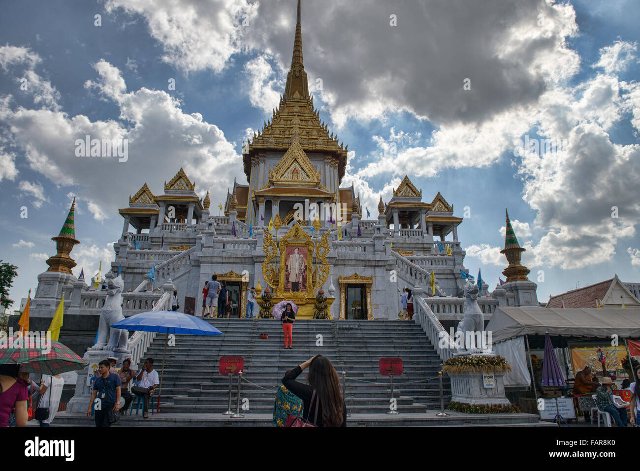 Wat Traimit temple in Chinatown, Bangkok, Thailand Stock Photo - Alamy