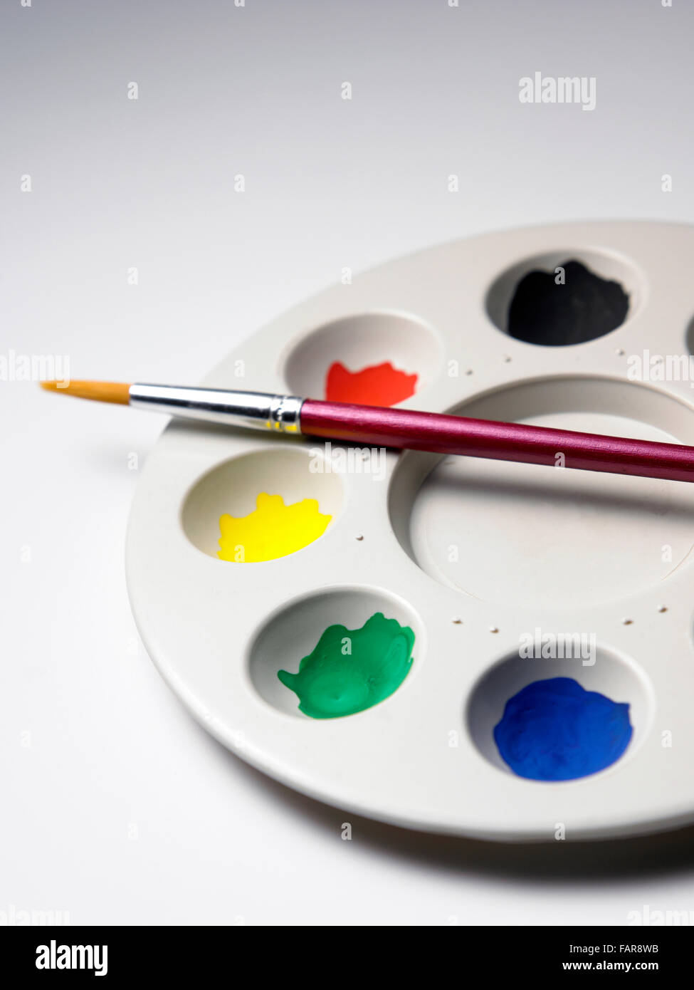 Round paint palette hi-res stock photography and images - Alamy