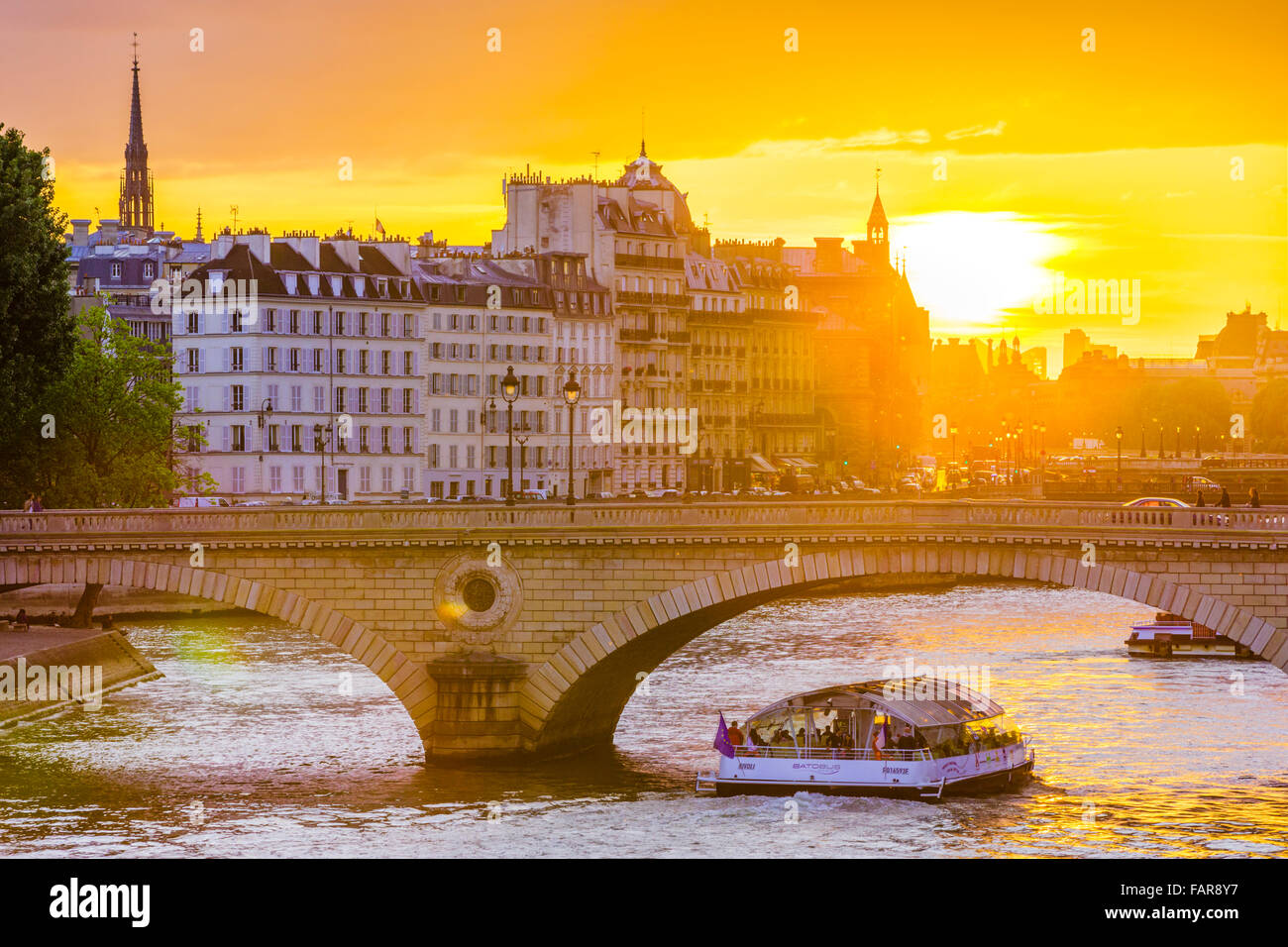 Pont louis philippe bridge hi-res stock photography and images - Alamy
