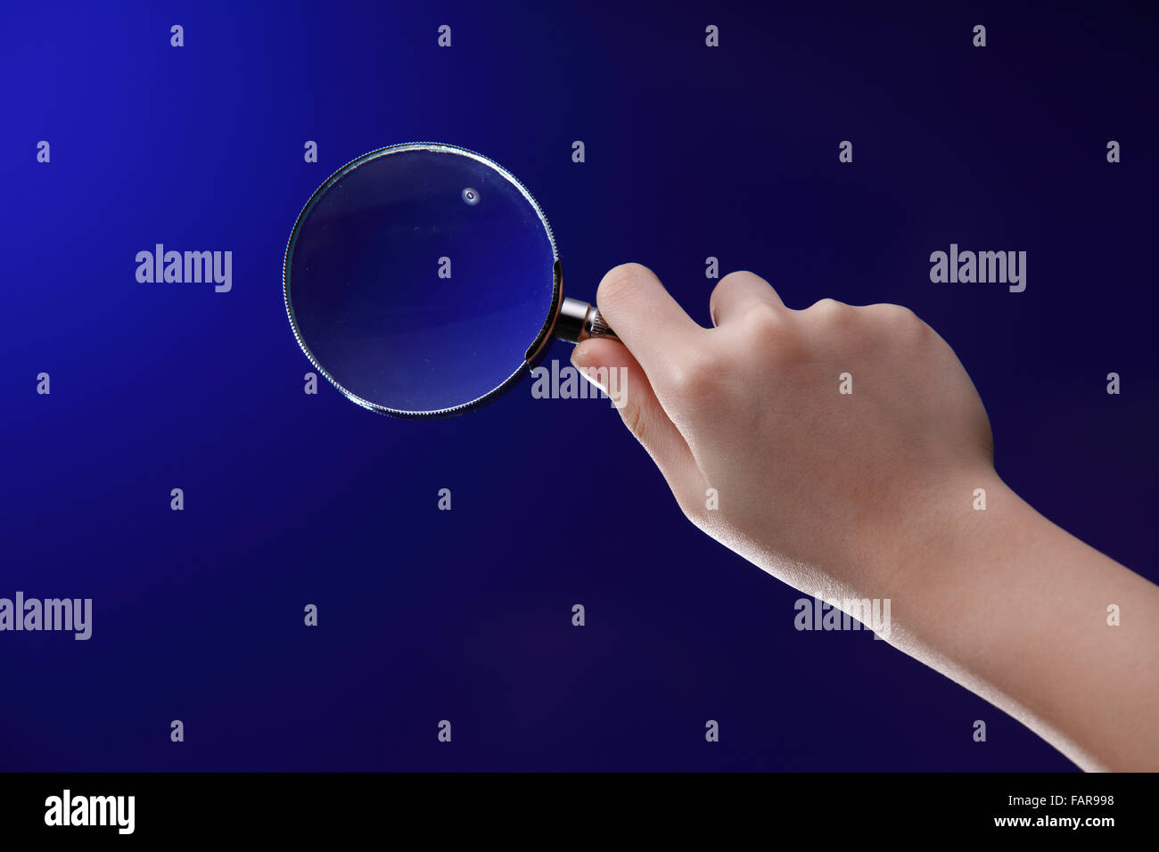 Human hand holding a magnifying glass Stock Photo - Alamy