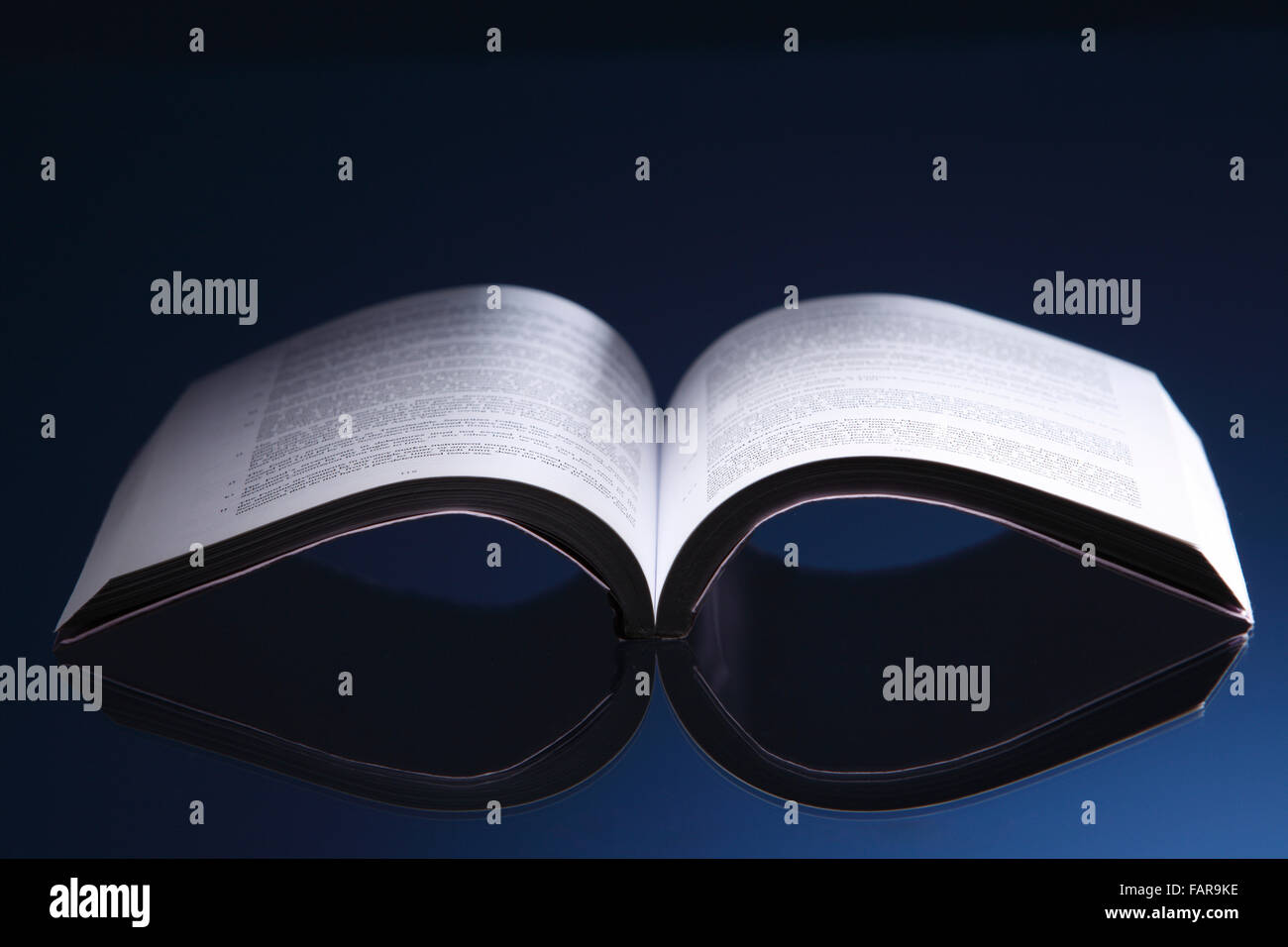 Blue magazine cover hi-res stock photography and images - Alamy