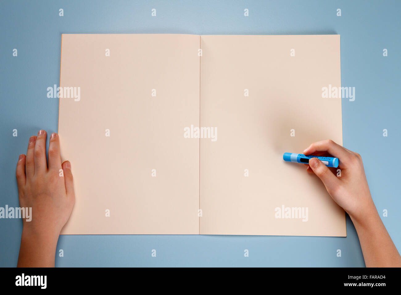 Human hand holding a crayon,ready to draw Stock Photo - Alamy