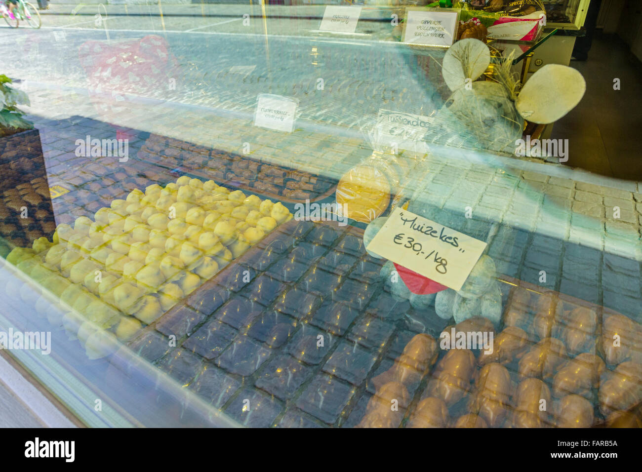 Chocolate shop window, Bruges, Belgium Stock Photo - Alamy