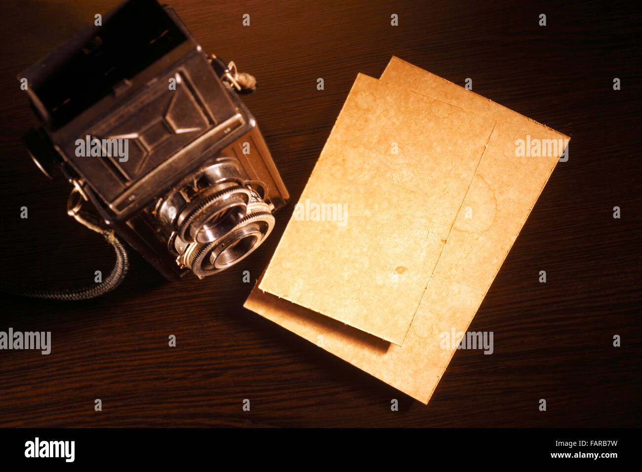 old photo and Twin-Lens Reflex camera Stock Photo - Alamy