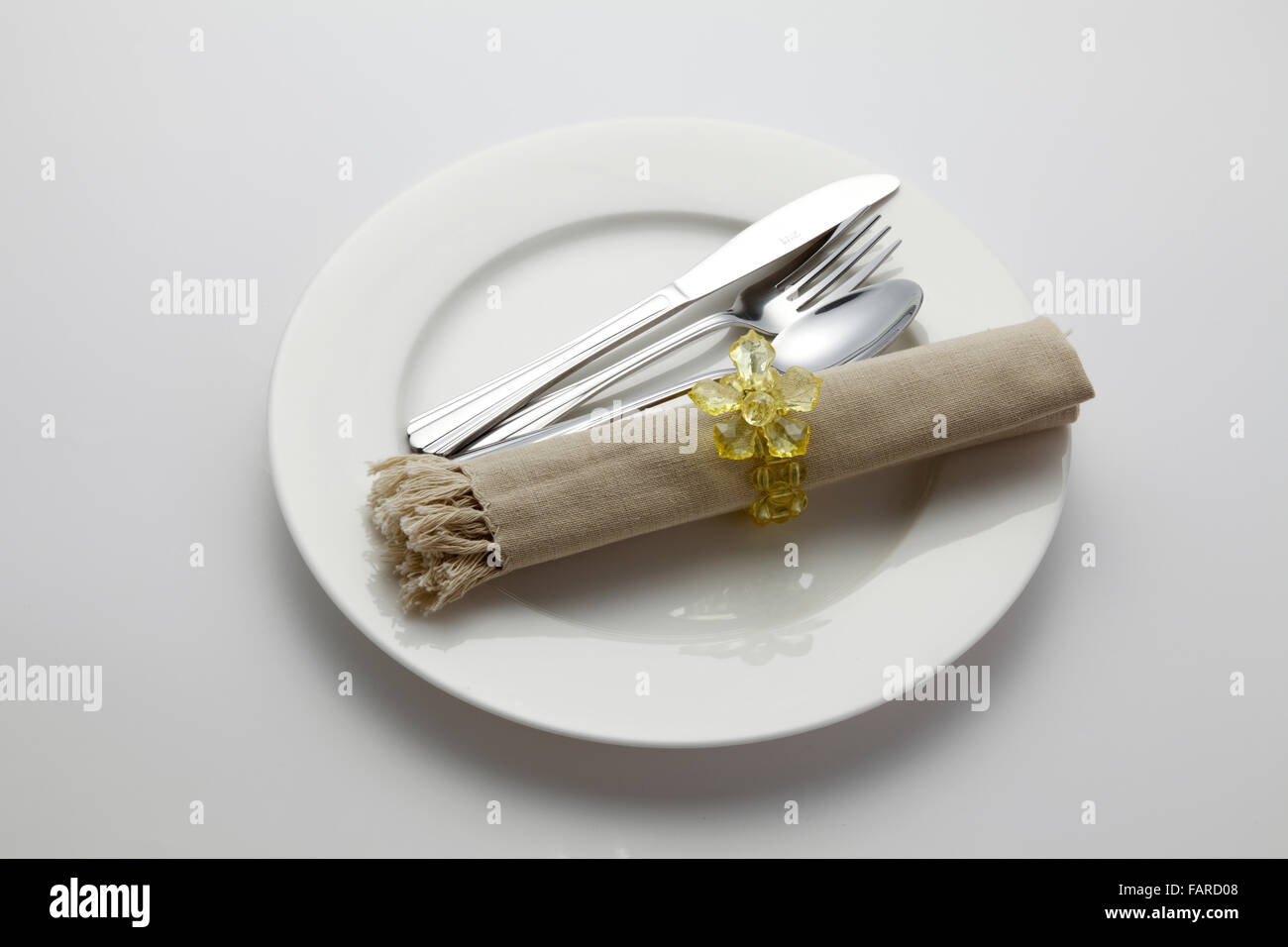 table setting of the dinnerware Stock Photo - Alamy