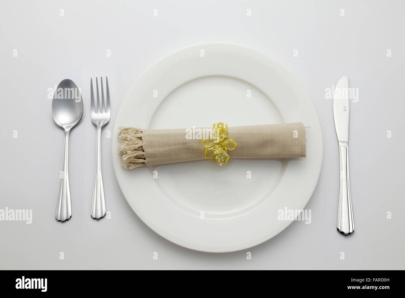 table setting of the dinnerware Stock Photo - Alamy