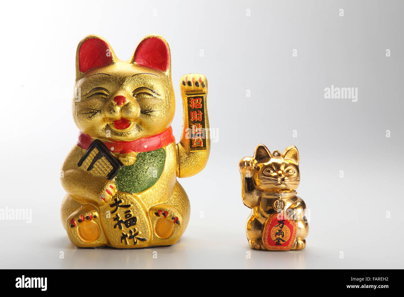 Chinese waving cat hi-res stock photography and images - Alamy