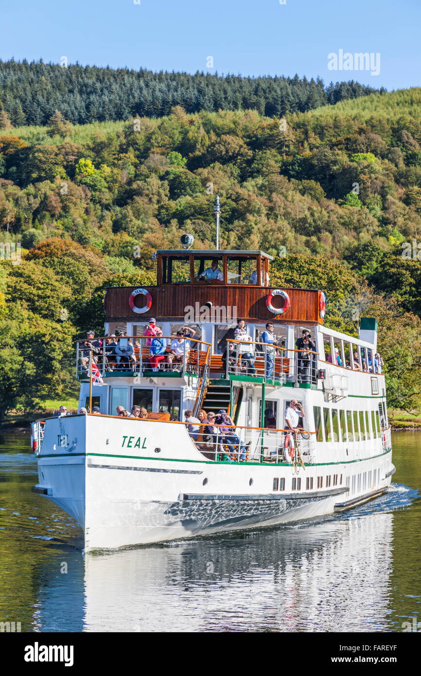 England, Cumbria, Lake District, Windermere, Excursion Steamboat Stock ...
