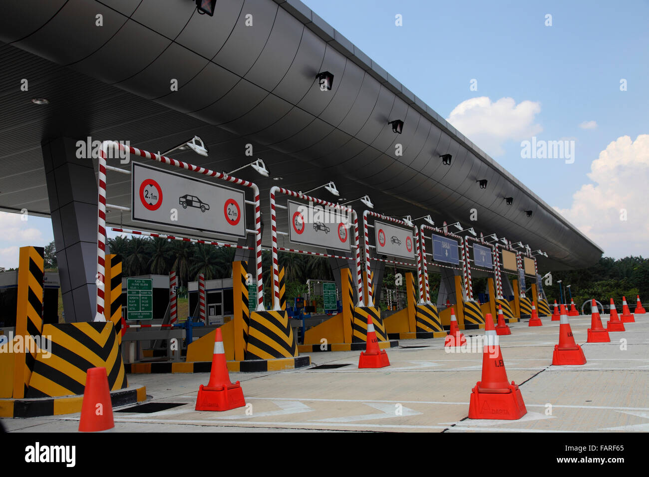 A multi-lane toll both Stock Photo - Alamy