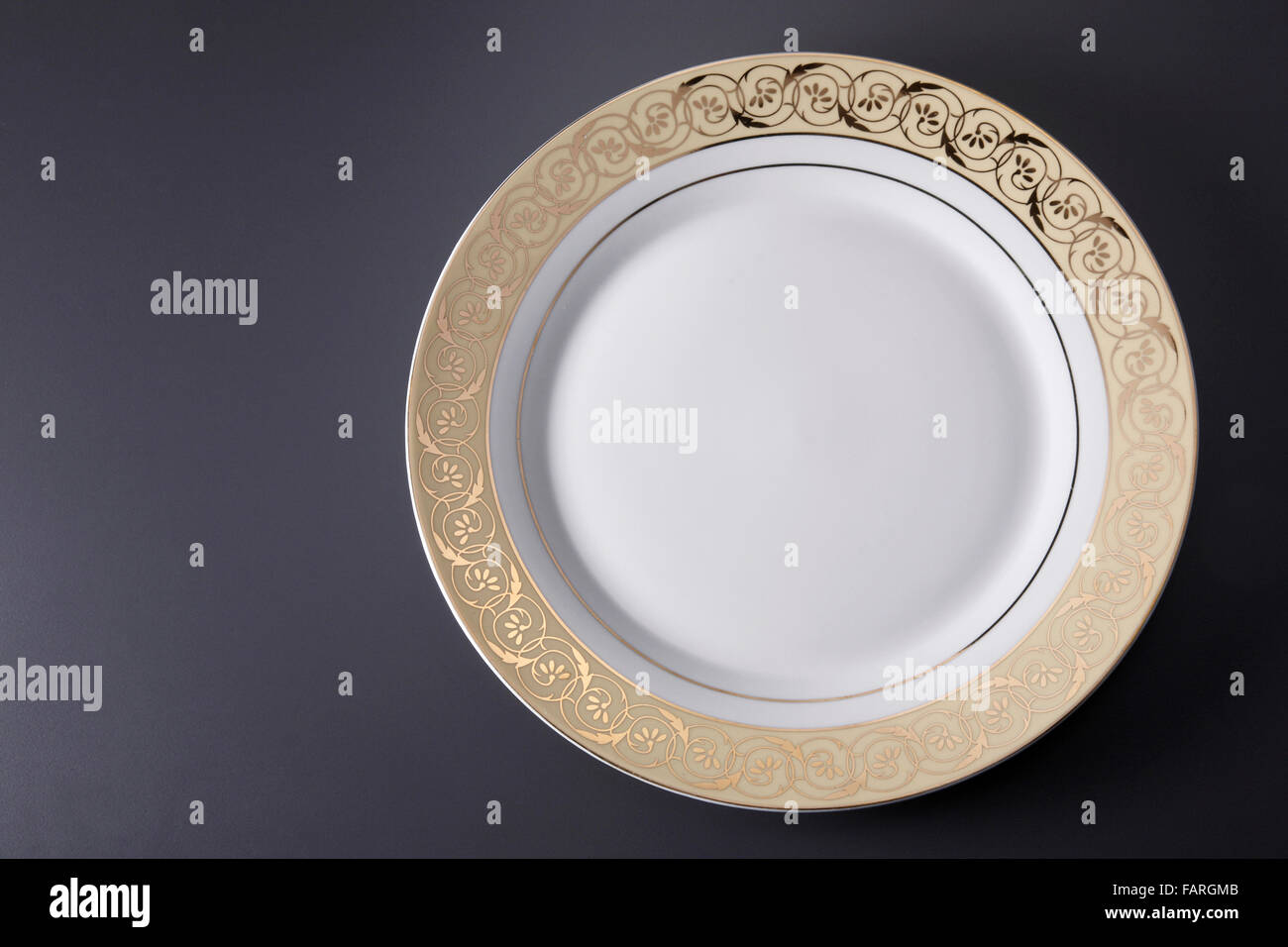 stock image of empty dinner plate design Stock Photo - Alamy
