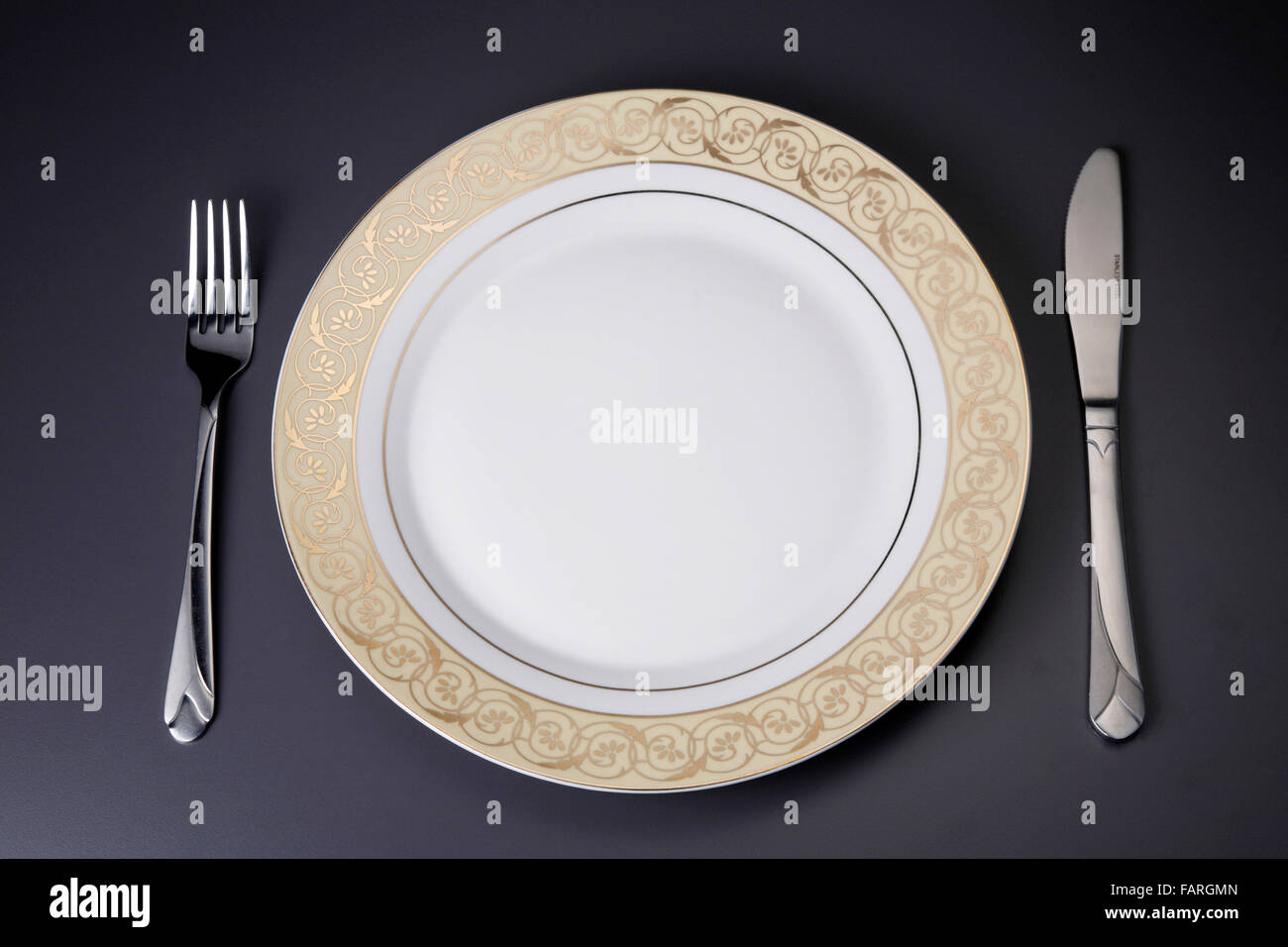 Table setting of plates and cutlery Stock Photo - Alamy