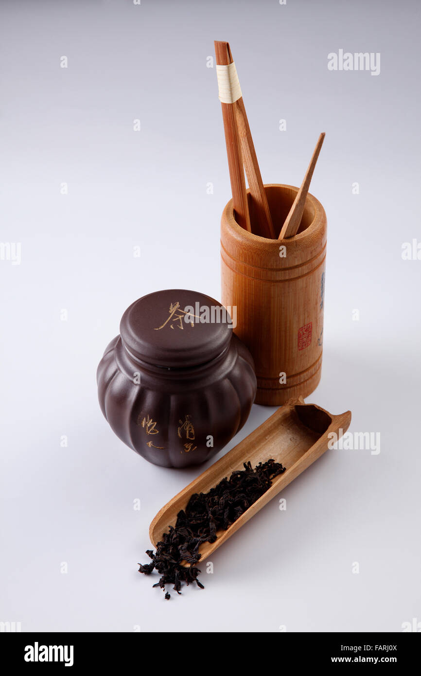 chinese tea leaf and the container Stock Photo - Alamy