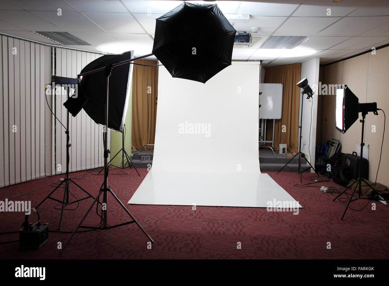 setting up a studio from an office Stock Photo - Alamy